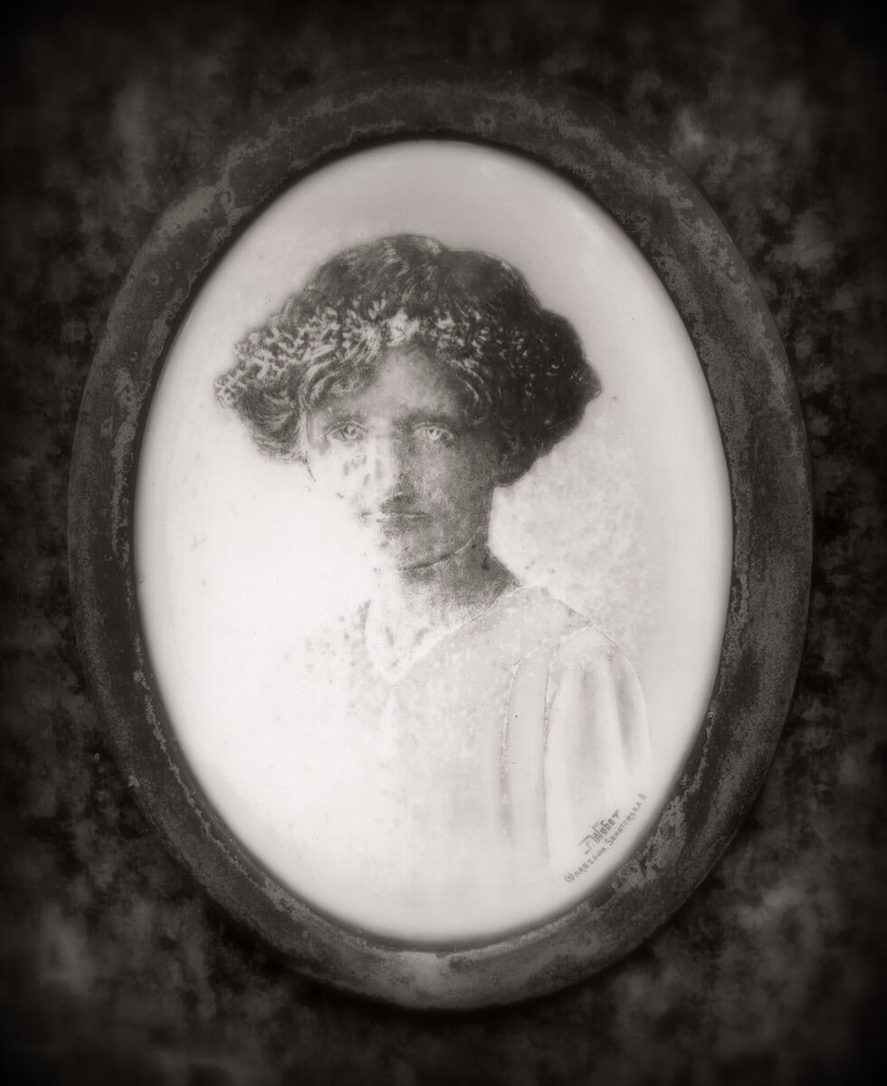 TAPHOPHILIA UNCOVERED: HOW TO SPOT A CEMETERY ENTHUSIAST - whispers of ...
